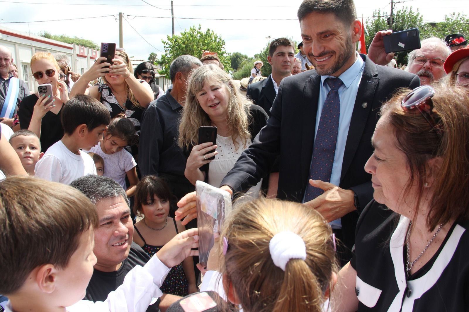Pullaro en el inicio de clases: “Vamos a construir 1000 aulas en toda ...